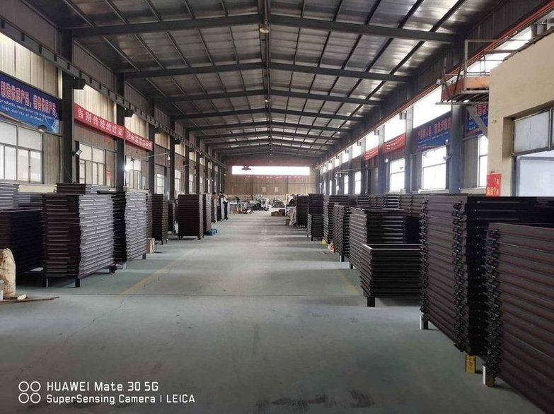 专业承接门窗来料加工，生产车间2000余平方，两条门窗生产线，承接各地来料加工项目，我们严格控制每道工序的加工质量，并做好原材料、半成品以及 7856